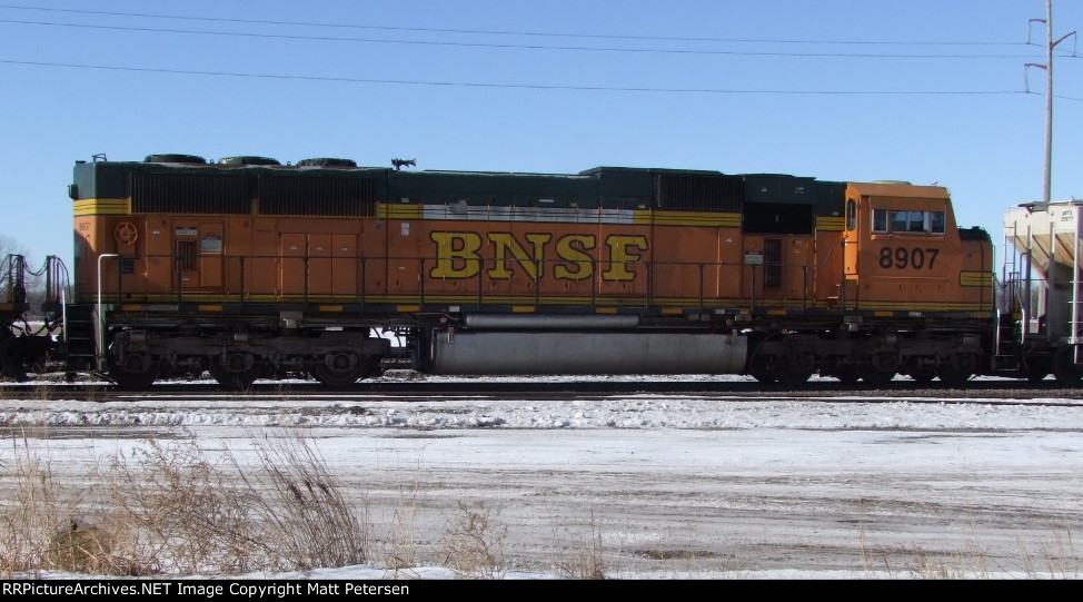 BNSF 8907